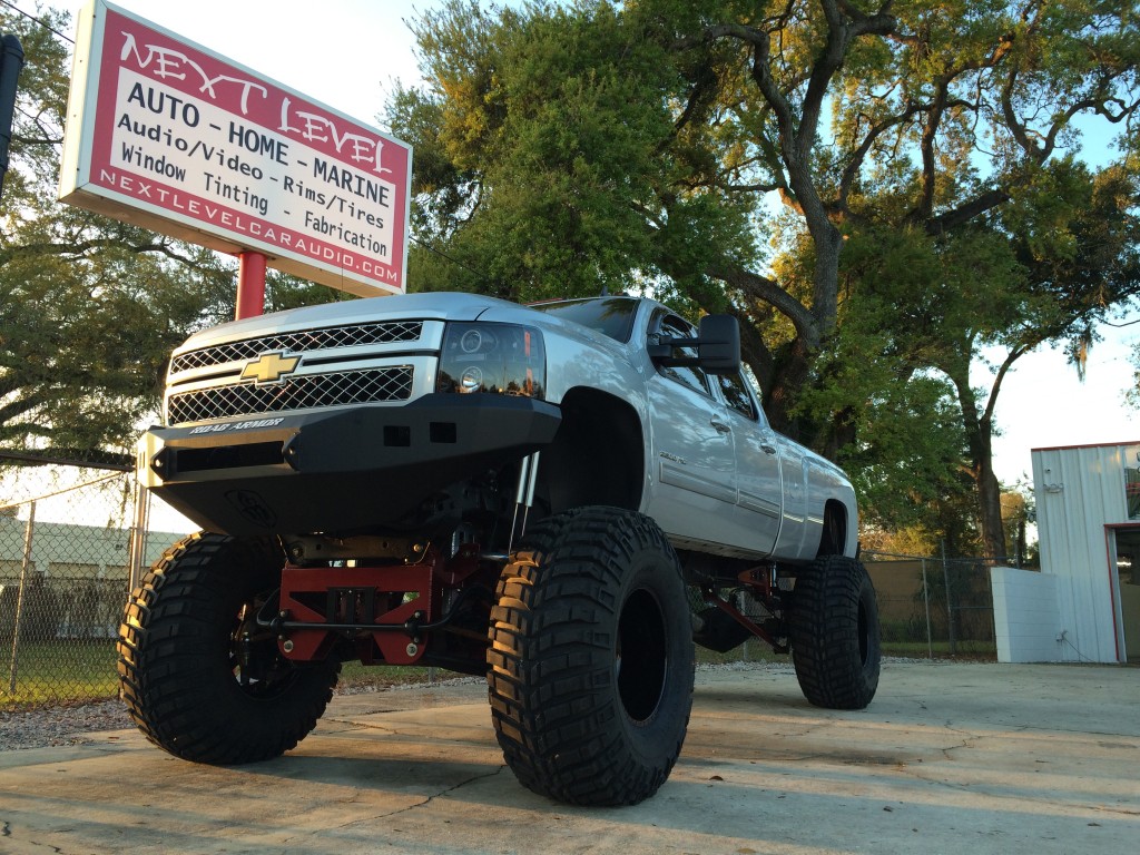 Chevy 3500 with 18 inch lift, 46 Inch Baja Claws, 20 Inch American ...