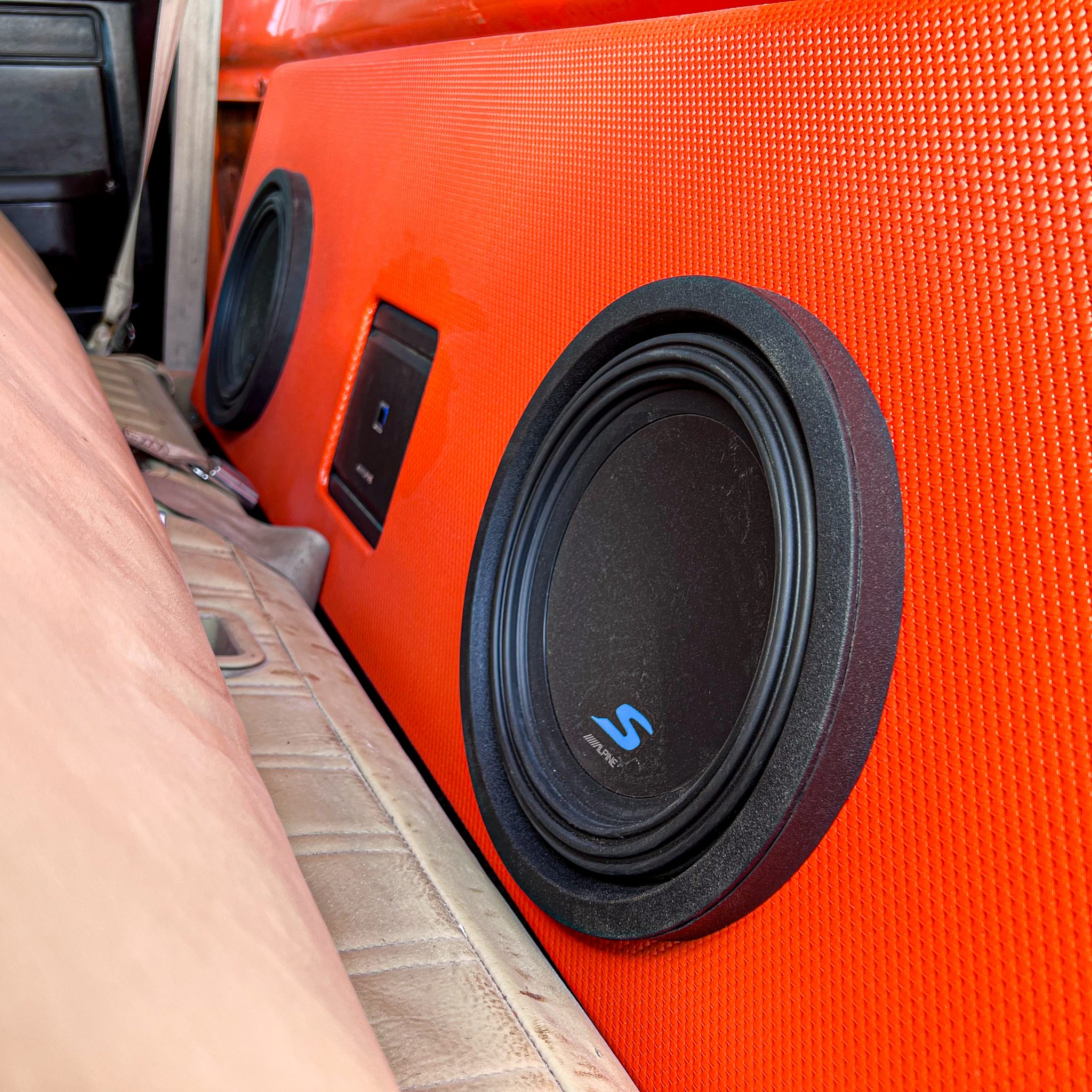 Jimmy Yeager’s 1975 Chevy Silverado Custom Stereo | Orlando Custom Audio